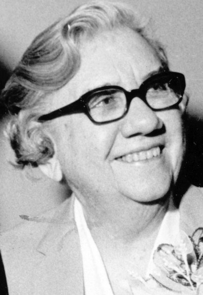 Growing Up in Working Class Youngstown — Esther Hamilton | Bob on Books